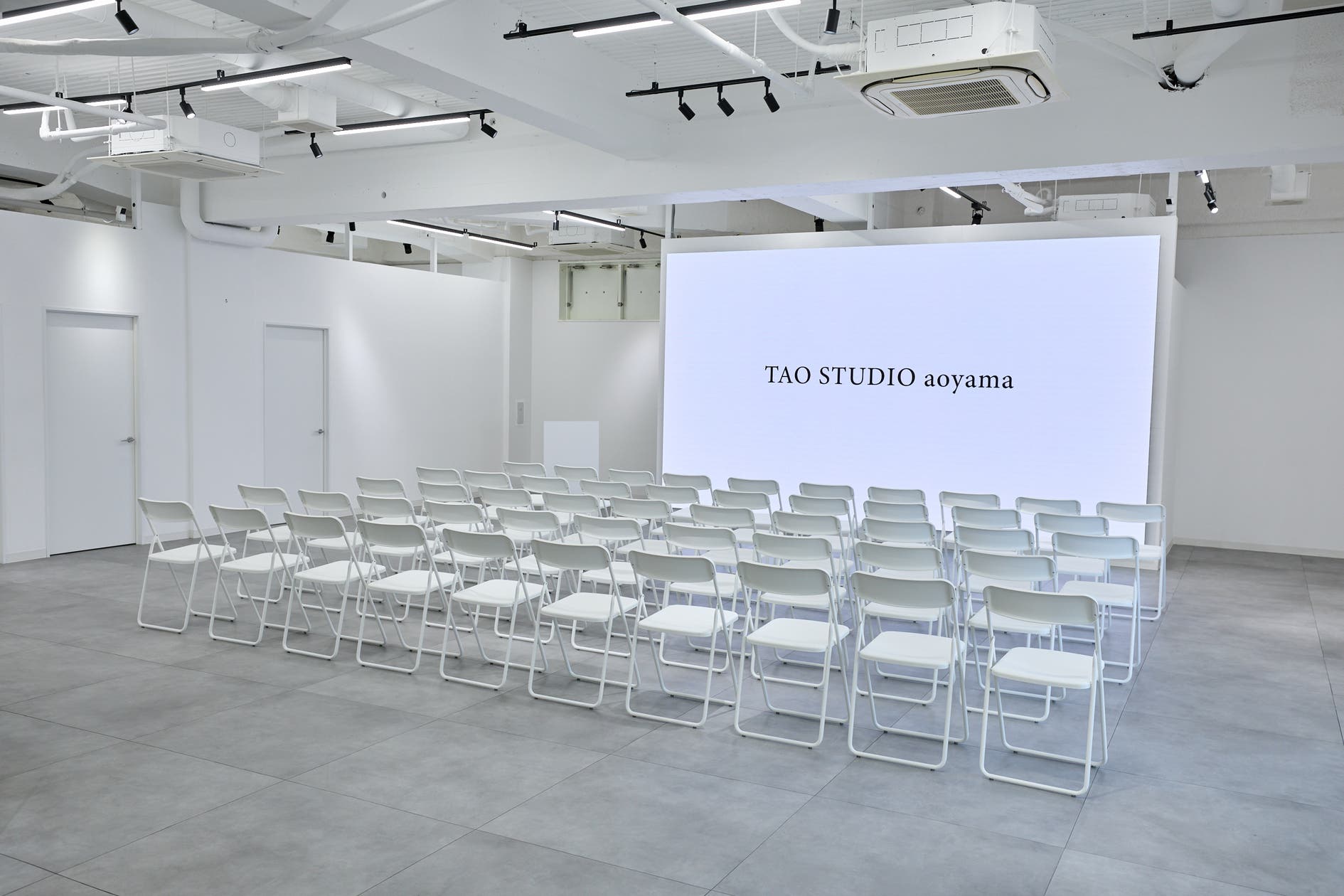 南青山3丁目 / 表参道　大型LEDウォールスクリーンが設置されているレンタルスタジオの写真1