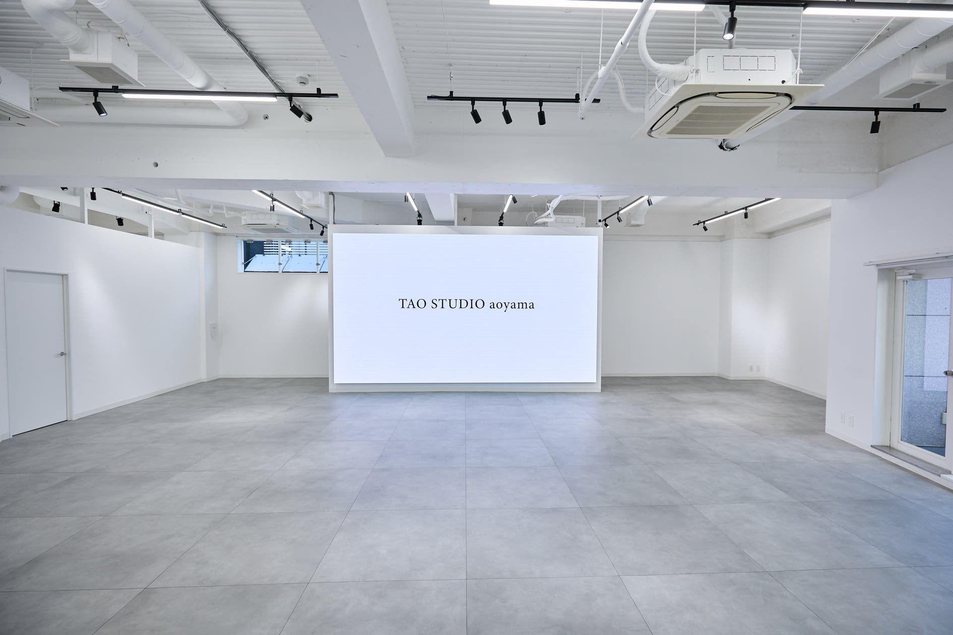 南青山3丁目 / 表参道　大型LEDウォールスクリーンが設置されているレンタルスタジオの写真2