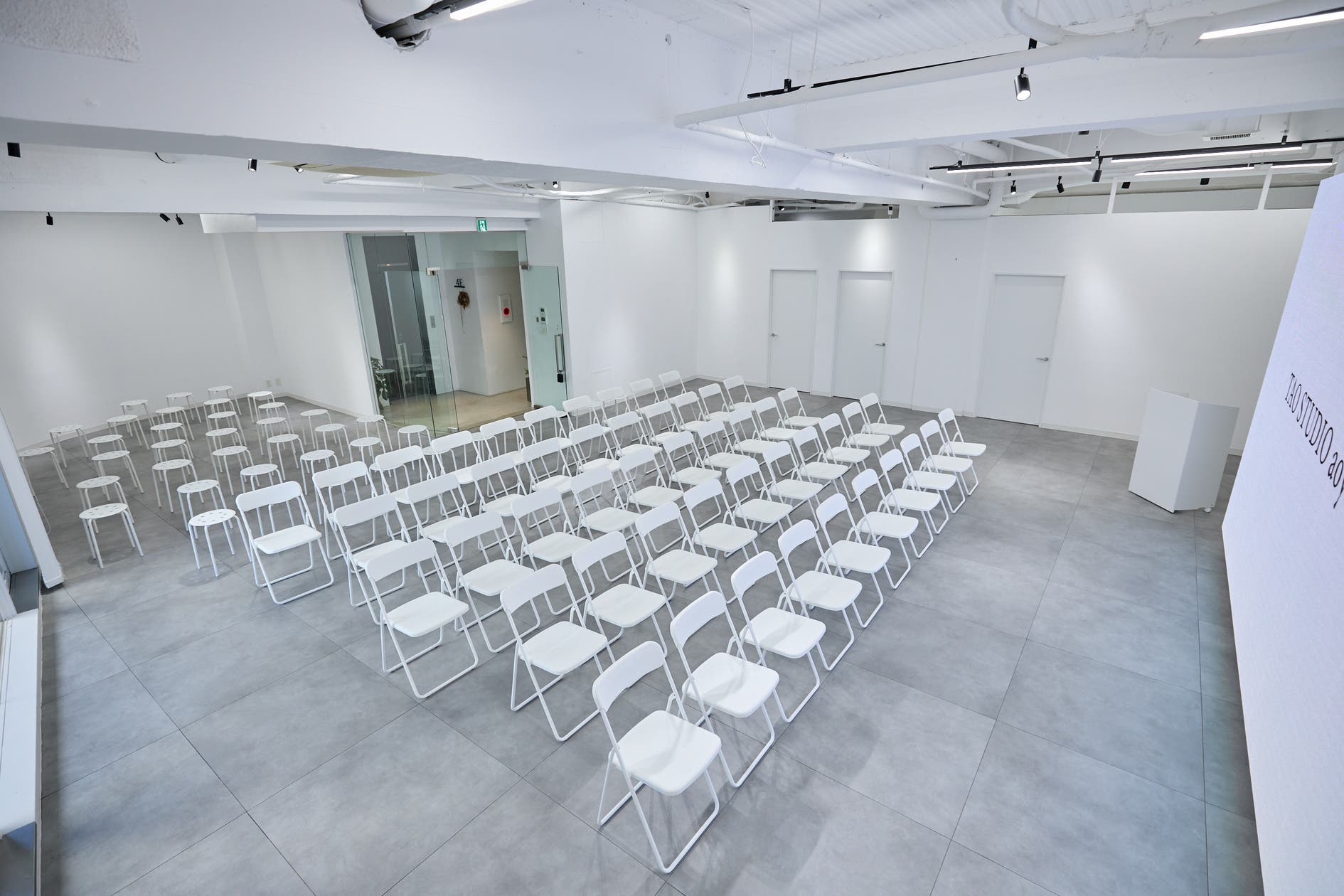 南青山3丁目 / 表参道　大型LEDウォールスクリーンが設置されているレンタルスタジオの写真8