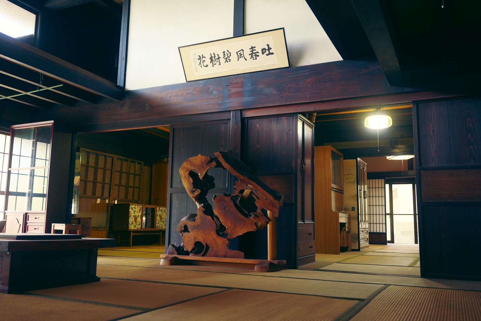 【山梨・大月】築150年超の古民家「えんがわ / engawa」｜自然光溢れる縁側と和室と庭｜撮影・ロケ・ワークショップなどにの写真1