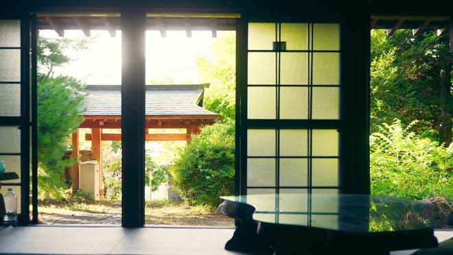 【山梨・大月】築150年超の古民家「えんがわ / engawa」|自然光溢れる縁側と和室と庭|撮影・ロケ・ワークショップなどにの写真3