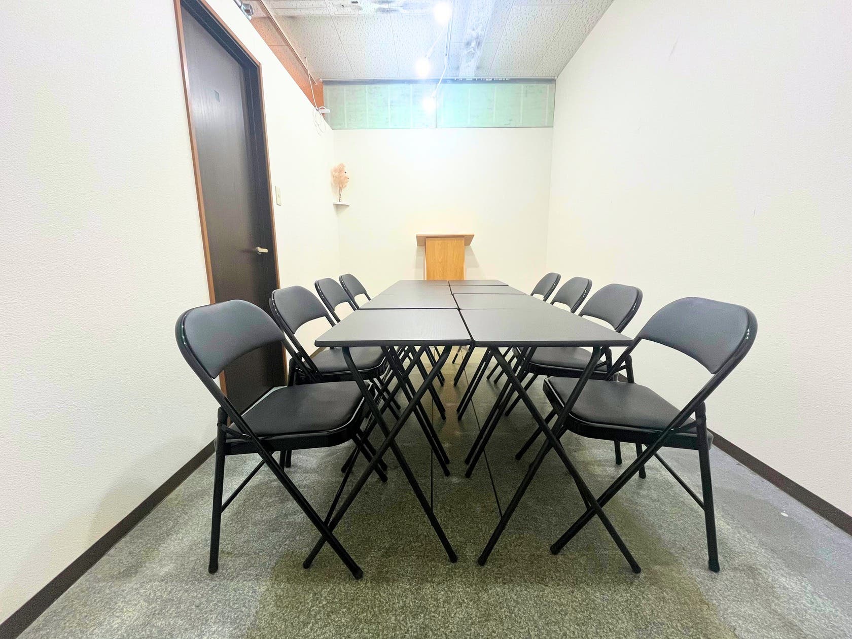 【駅徒歩2分】Wi-Fi電源無料🌟40種以上のドリンク＋おやつ付き✨コワーキング併設のレンタルルームの写真2