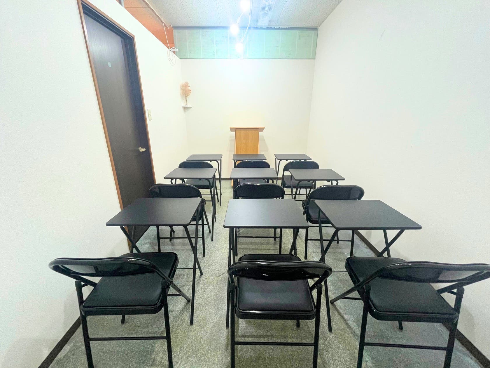 【駅徒歩2分】Wi-Fi電源無料🌟40種以上のドリンク＋おやつ付き✨コワーキング併設のレンタルルームの写真5