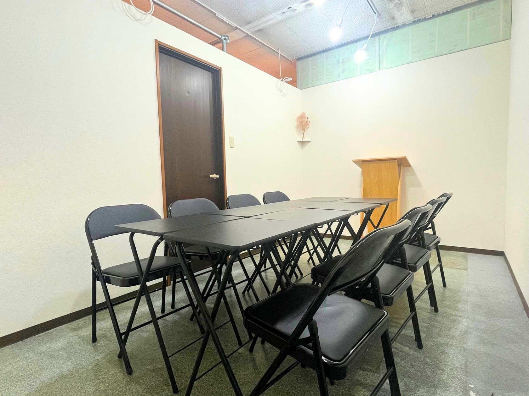 【駅徒歩2分】Wi-Fi電源無料🌟40種以上のドリンク＋おやつ付き✨コワーキング併設のレンタルルームの写真6