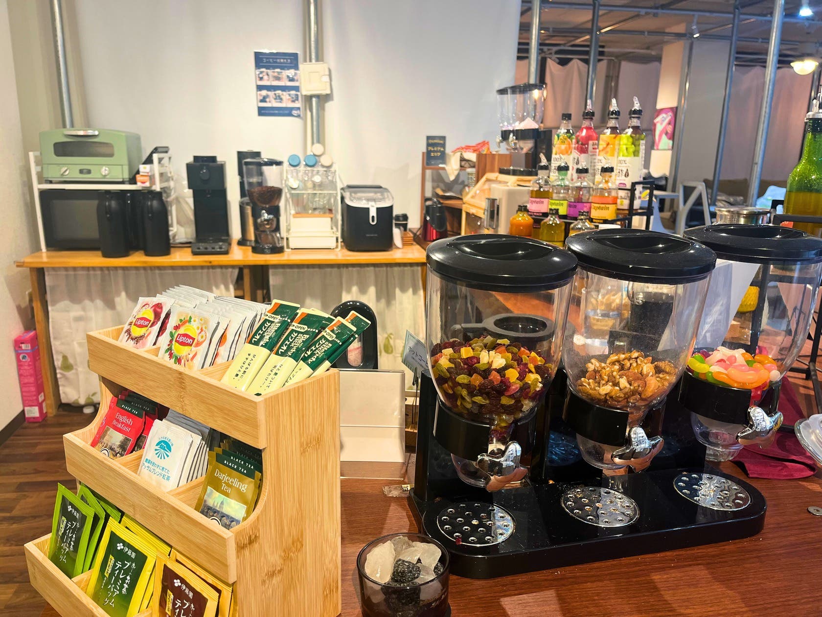 【駅徒歩2分】Wi-Fi電源無料🌟40種以上のドリンク＋おやつ付き✨コワーキング併設のレンタルルームの写真4