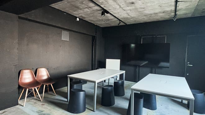 <2025年11月オープン>着座で最大20名まで利用可!イベント、セミナー、撮影、懇親会などに利用!大型モニター2台ありの写真1