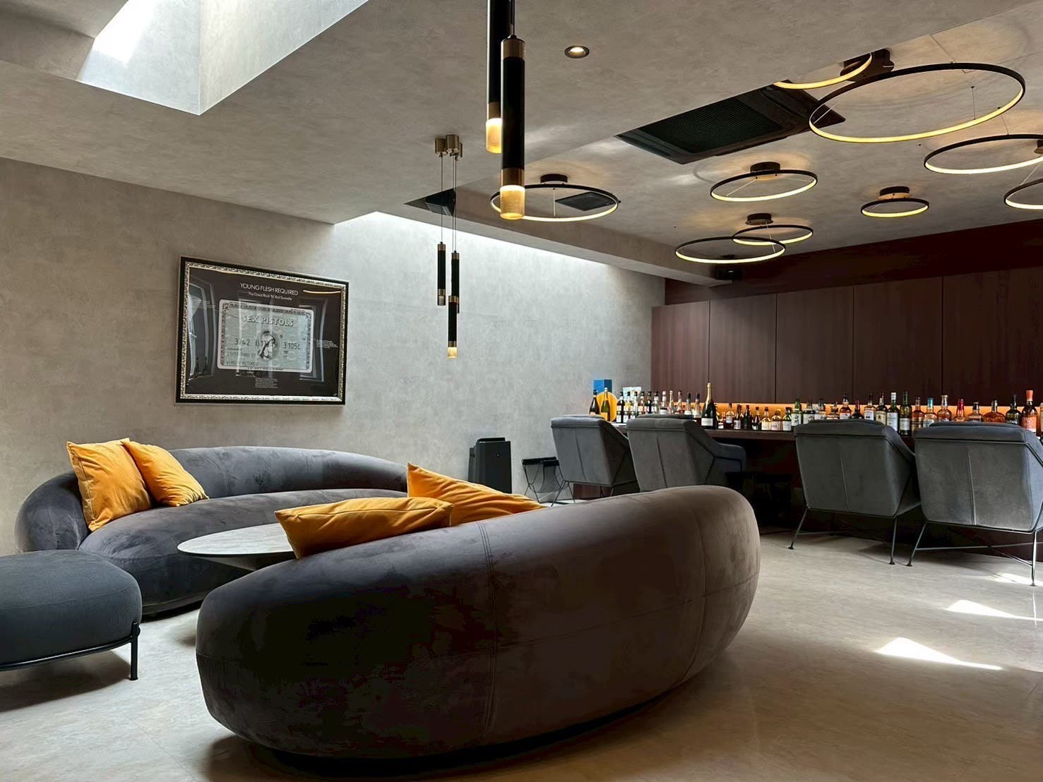 西麻布交差点からすぐのプライベートバーの写真1