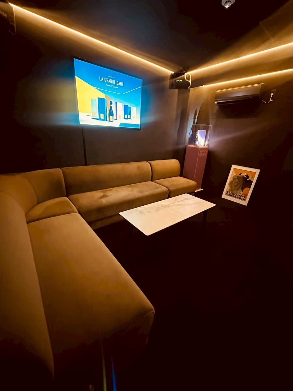 西麻布交差点からすぐのプライベートバーの写真3