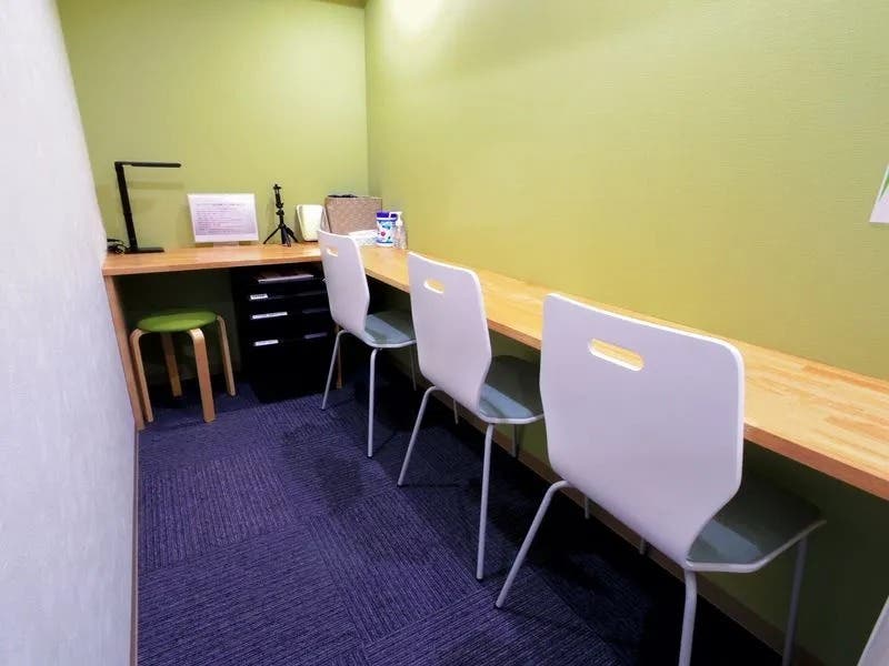 【品川駅港南口徒歩5分！】少人数向け(最大3名)完全個室/無料高速光Wi-Fi/仕事・WEB会議・面接・自習等にの写真1