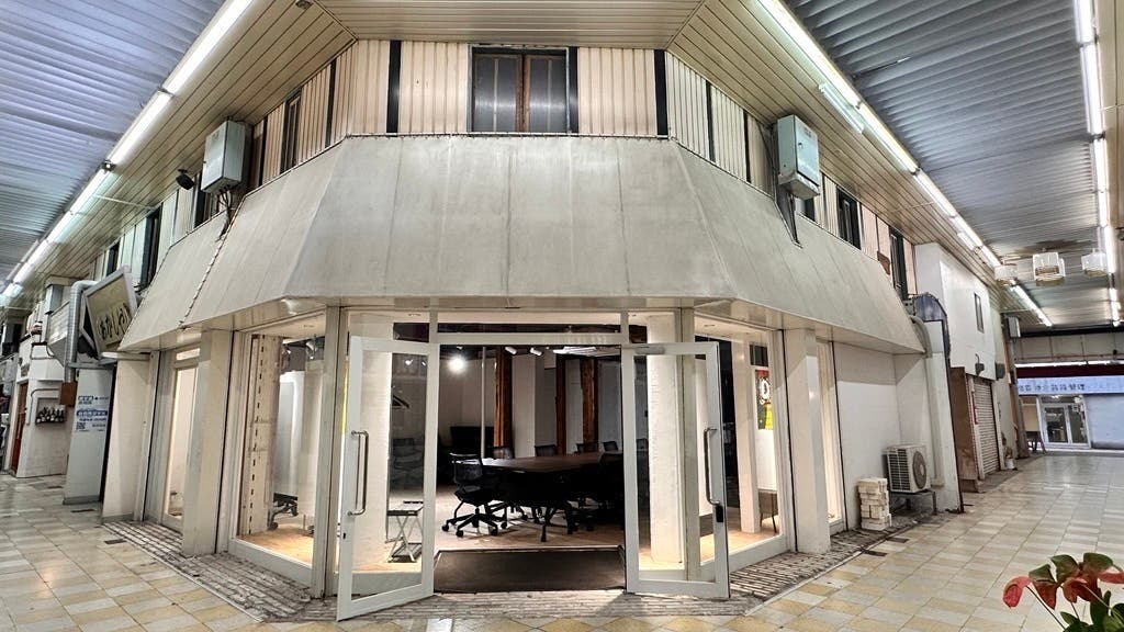 【福井駅から徒歩3分/新栄商店街】55インチモニタ・ホワイトボード・WiFi・無線マイク全て無料！新栄まちなか会議室の写真2