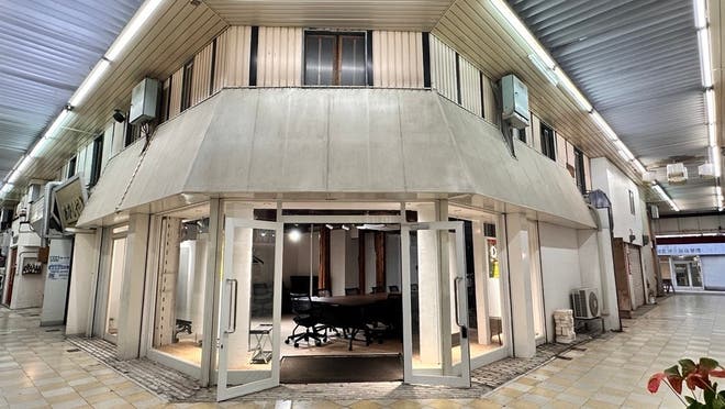 【福井駅から徒歩3分/新栄商店街】55インチモニタ・ホワイトボード・WiFi・無線マイク全て無料!新栄まちなか会議室の写真2