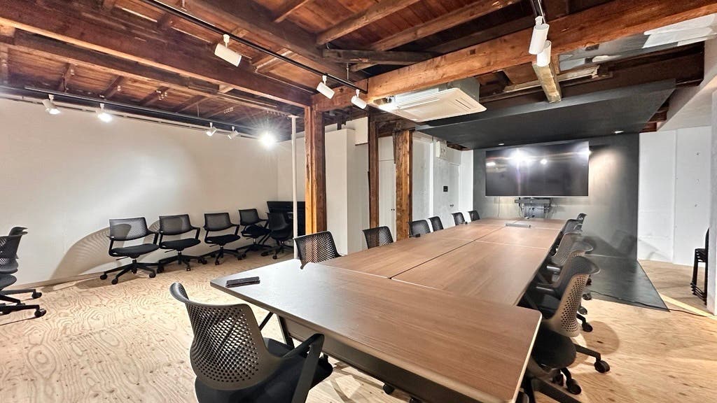 【福井駅から徒歩3分/新栄商店街】55インチモニタ・ホワイトボード・WiFi・無線マイク全て無料！新栄まちなか会議室の写真3