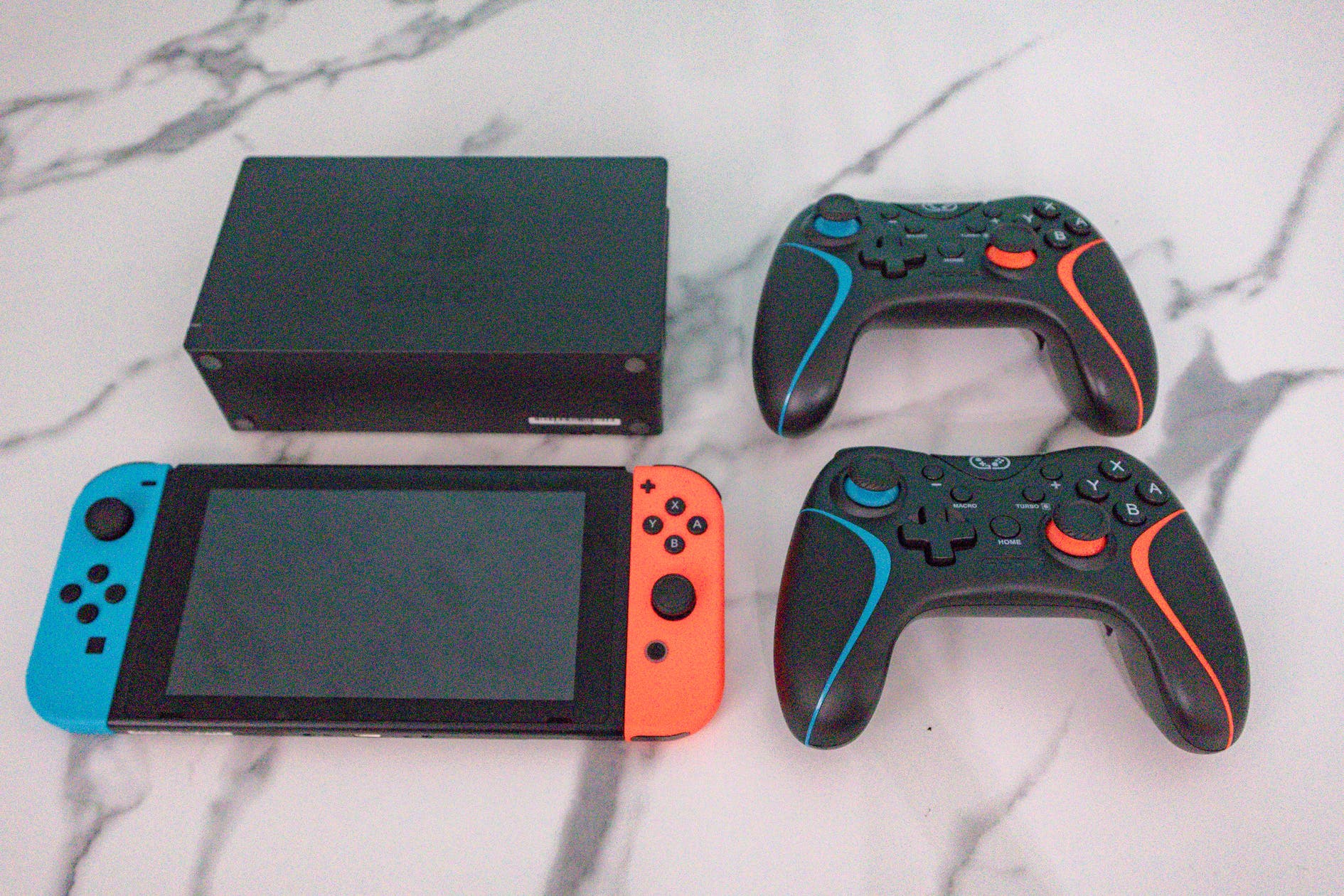 NEW🎉新年セール💰最大25名🉐駅3分🚋新年会🍺大人気ゲーム機🎮女子会💗タコパ🐙24H🏪Ravie梅田の写真18