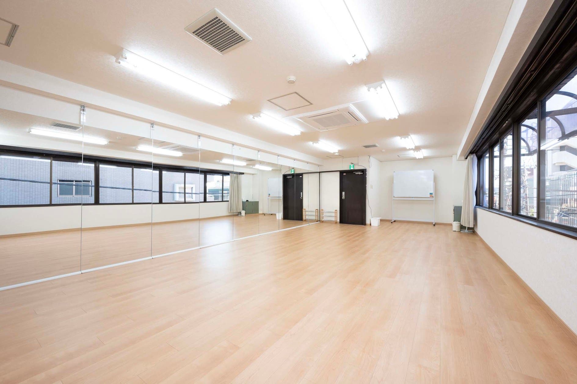 40㎡【東部練馬駅徒歩1分】 ダンス/演劇/会議【特大鏡: 幅 約7.2m x 高さ1.8m】、更衣室有の写真3