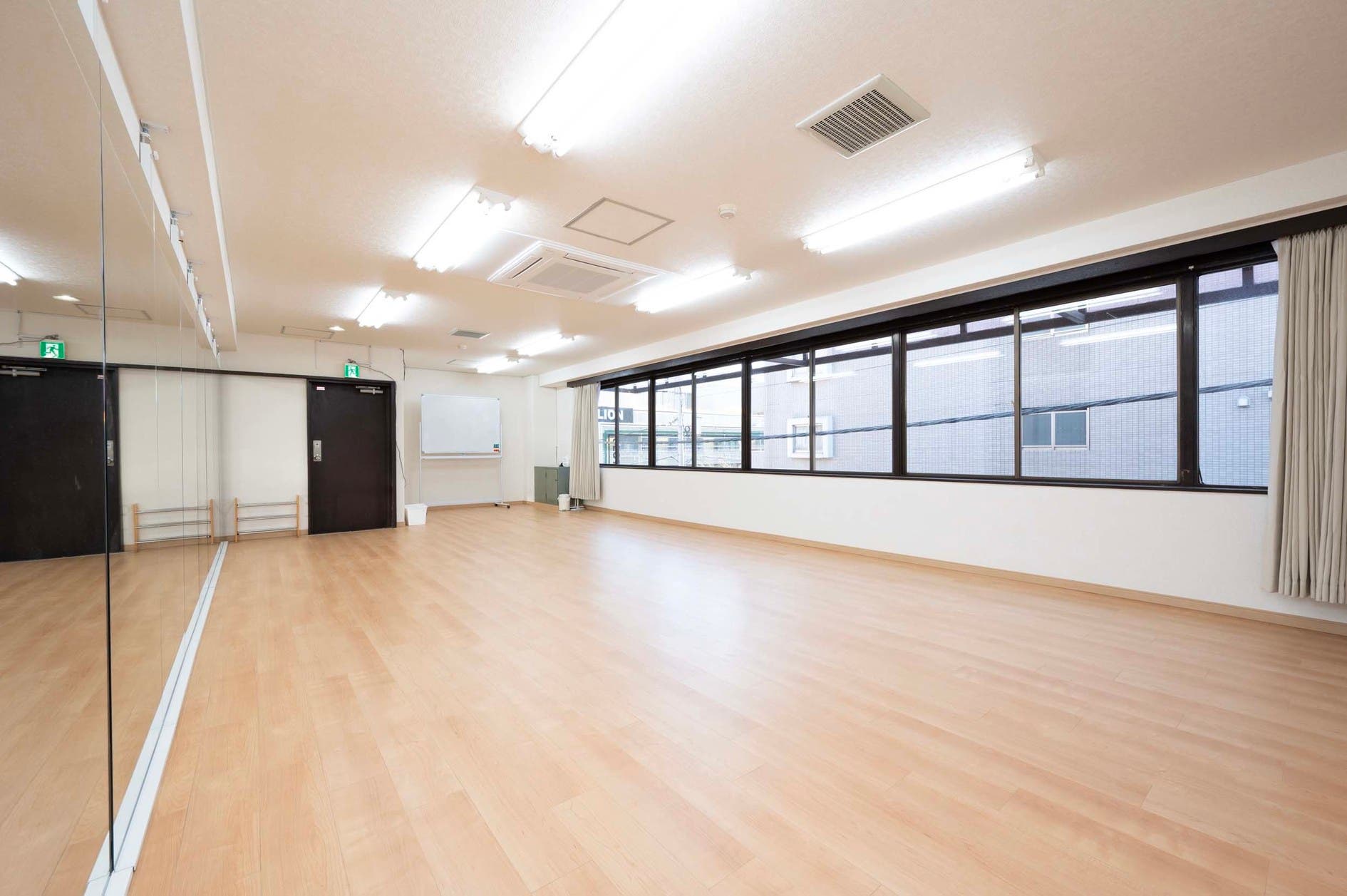 40㎡【東部練馬駅徒歩1分】 ダンス/演劇/会議【特大鏡: 幅 約7.2m x 高さ1.8m】、更衣室有の写真4