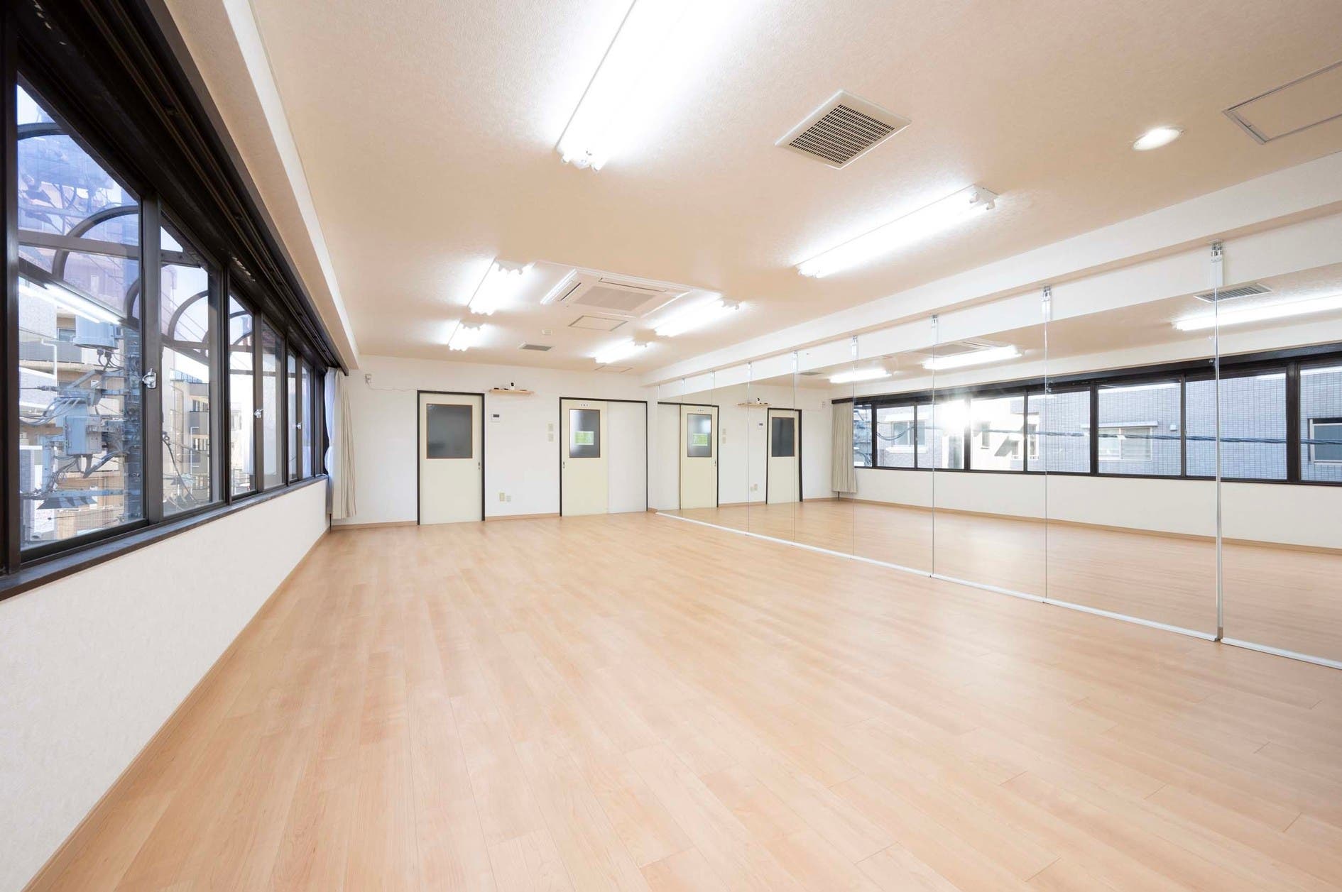 40㎡【東部練馬駅徒歩1分】 ダンス/演劇/会議【特大鏡: 幅 約7.2m x 高さ1.8m】、更衣室有の写真2