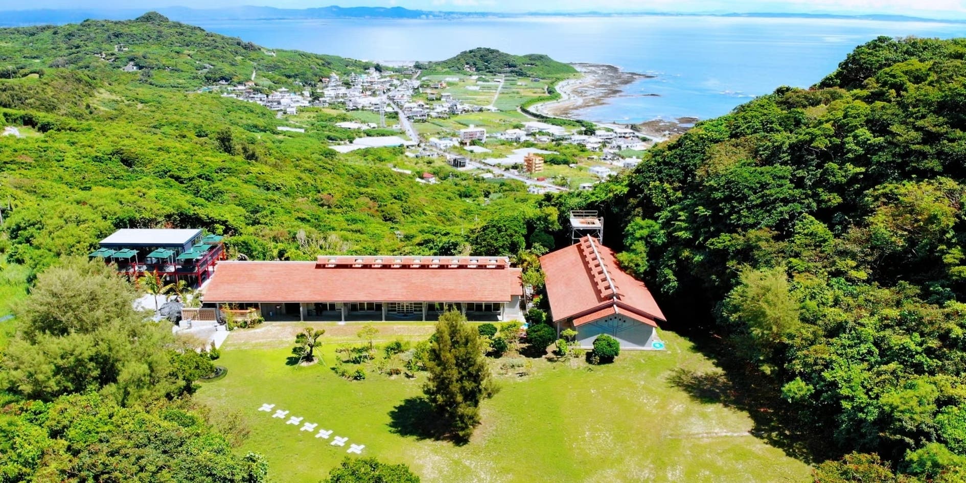 沖縄南部太平洋が見える高台にある美術館の写真1