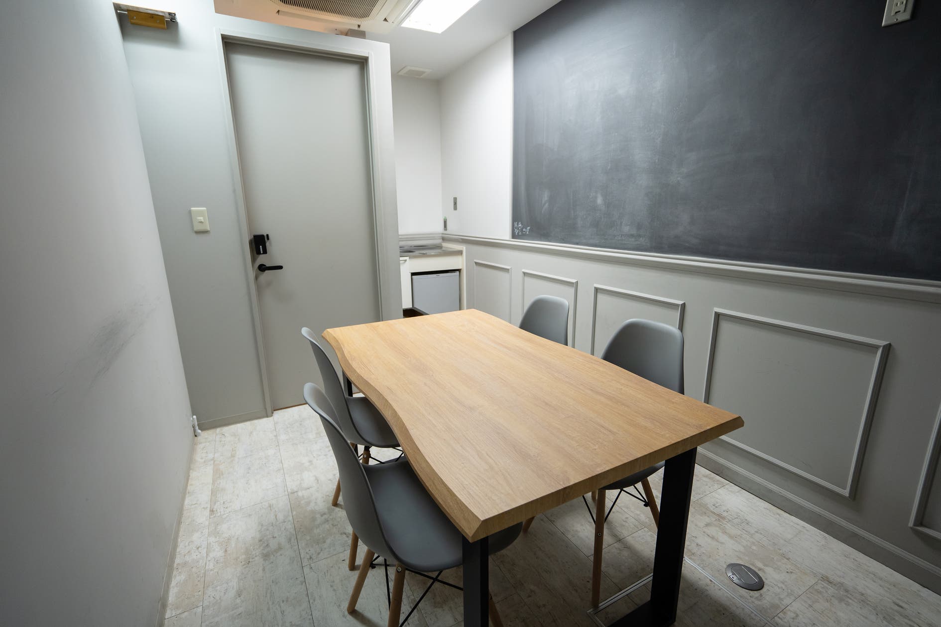 【新栄町駅4分】会議・勉強・配信・リモート 個室スペース【Wi-Fi】自販機あり〇の写真2