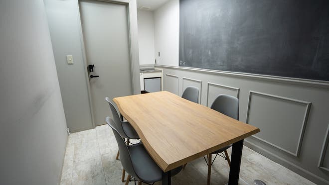 【新栄町駅4分】会議・勉強・配信・リモート 個室スペース【Wi-Fi】自販機あり〇の写真2