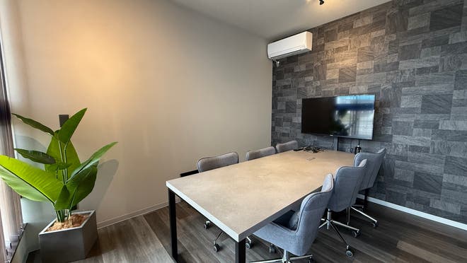 【完全個室】小牧市国道155線沿い🚙最大6人利用可◎ 会議/打ち合わせ/面接/テレワーク/勉強会/ワークショップの写真1