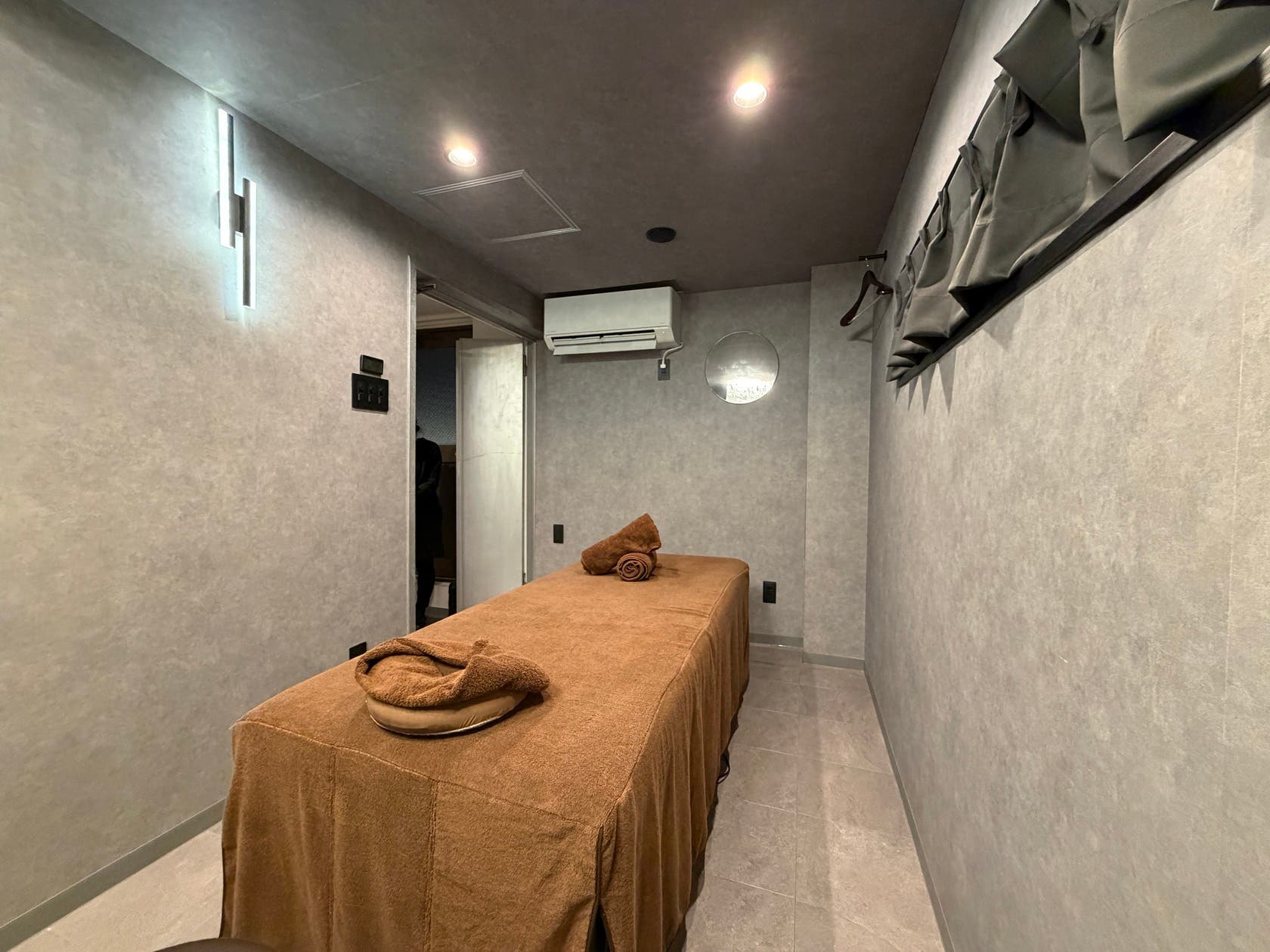 浜町駅1分／人形町駅4分の完全個室のプライベートルーム／デスクやベット有り◎PC作業やエステ等でご利用頂けます。の写真2