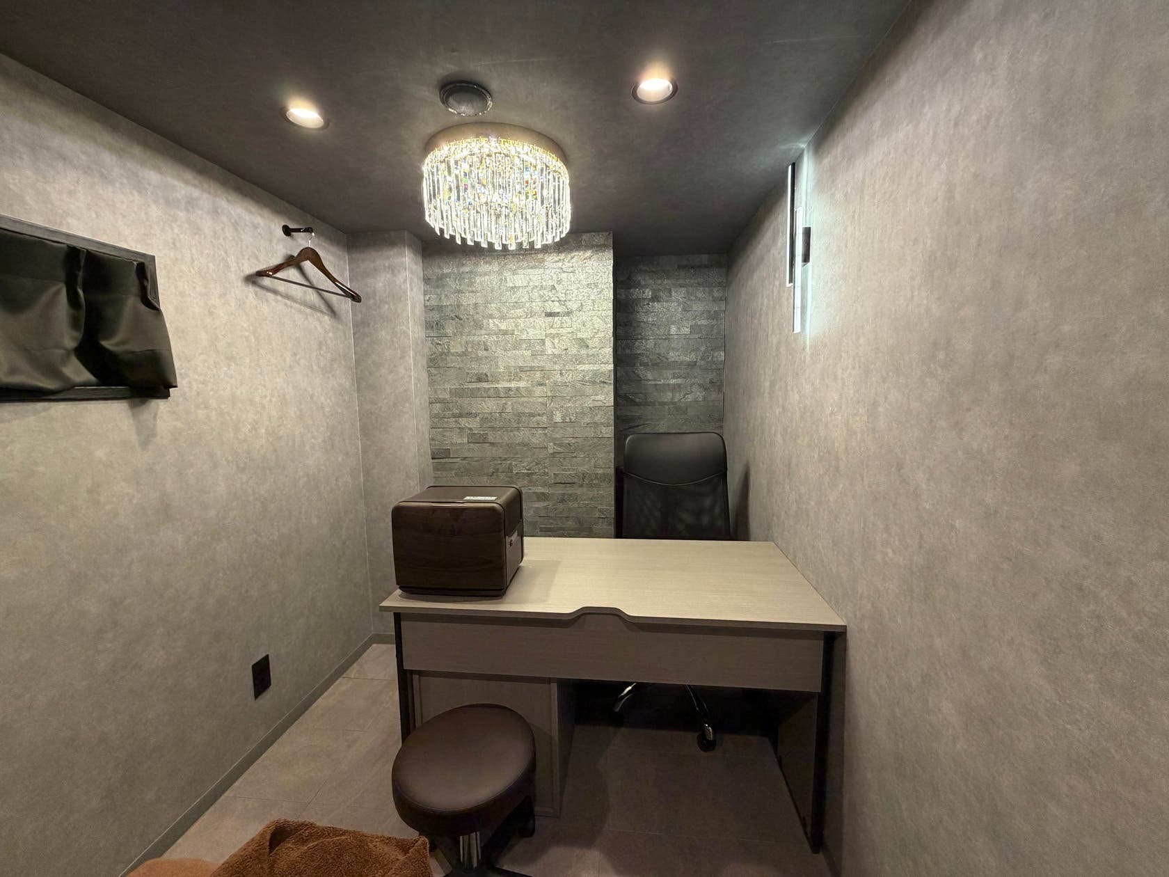 浜町駅1分／人形町駅4分の完全個室のプライベートルーム／デスクやベット有り◎PC作業やエステ等でご利用頂けます。の写真3