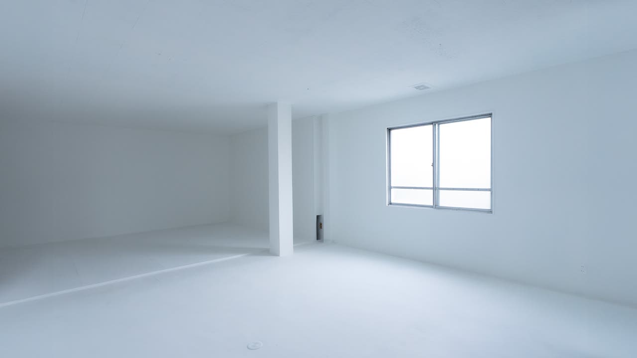 【城下駅徒歩3分】白ホリスタジオ｜貸し出し機材多数｜ポートレートの写真1