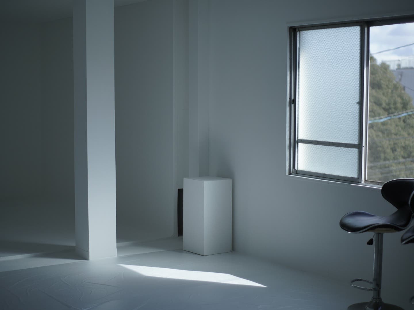 【城下駅徒歩3分】白ホリスタジオ｜貸し出し機材多数｜ポートレートの写真3