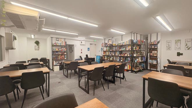 NEW!【秋葉原3分】最大36名着席🎉人気ボドゲ400種類以上♪大人気ボドゲカフェ貸切利用🚃懇親会/イベント利用にも🎤の写真1