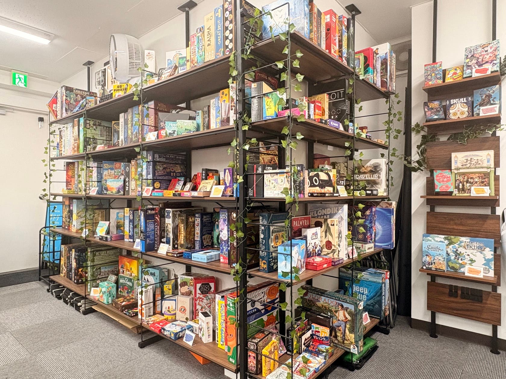 NEW!【秋葉原3分】最大36名着席🎉人気ボドゲ400種類以上♪大人気ボドゲカフェ貸切利用🚃懇親会/イベント利用にも🎤の写真2