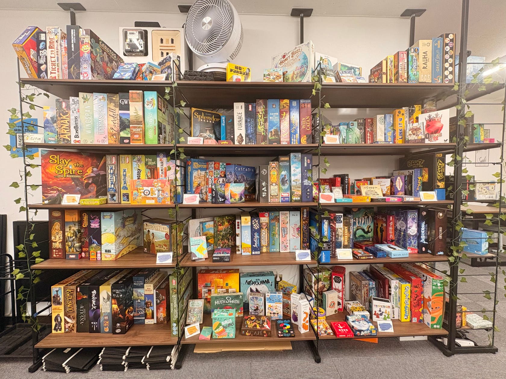 NEW!【秋葉原3分】最大36名着席🎉人気ボドゲ400種類以上♪大人気ボドゲカフェ貸切利用🚃懇親会/イベント利用にも🎤の写真3