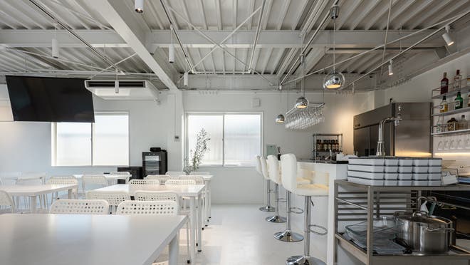 【千葉・幕張】白を基調とした洗練空間|飲食営業許可取得済みのレンタルスペースの写真3