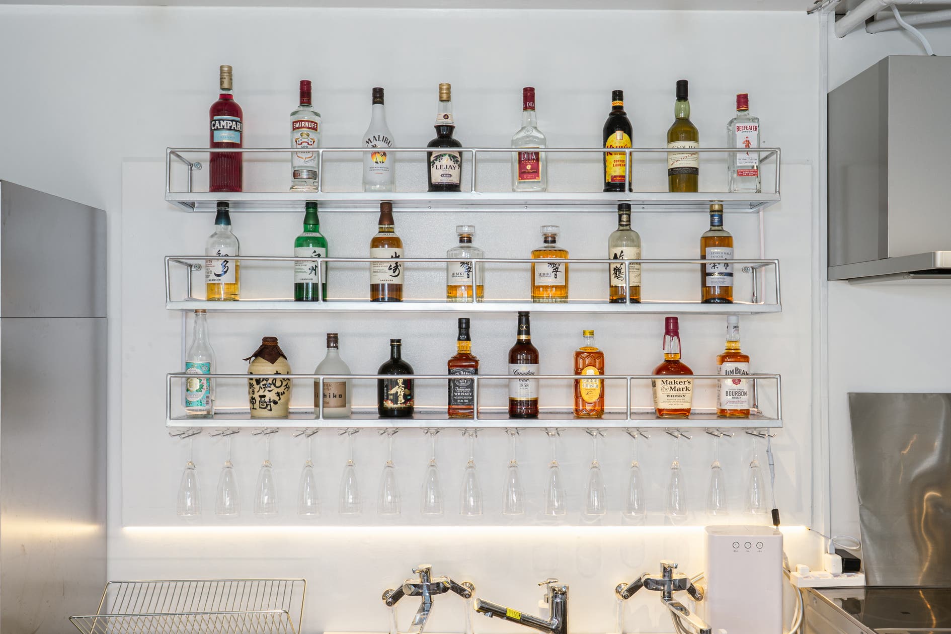 【千葉・幕張】白を基調とした洗練空間｜飲食営業許可取得済みのレンタルスペースの写真4