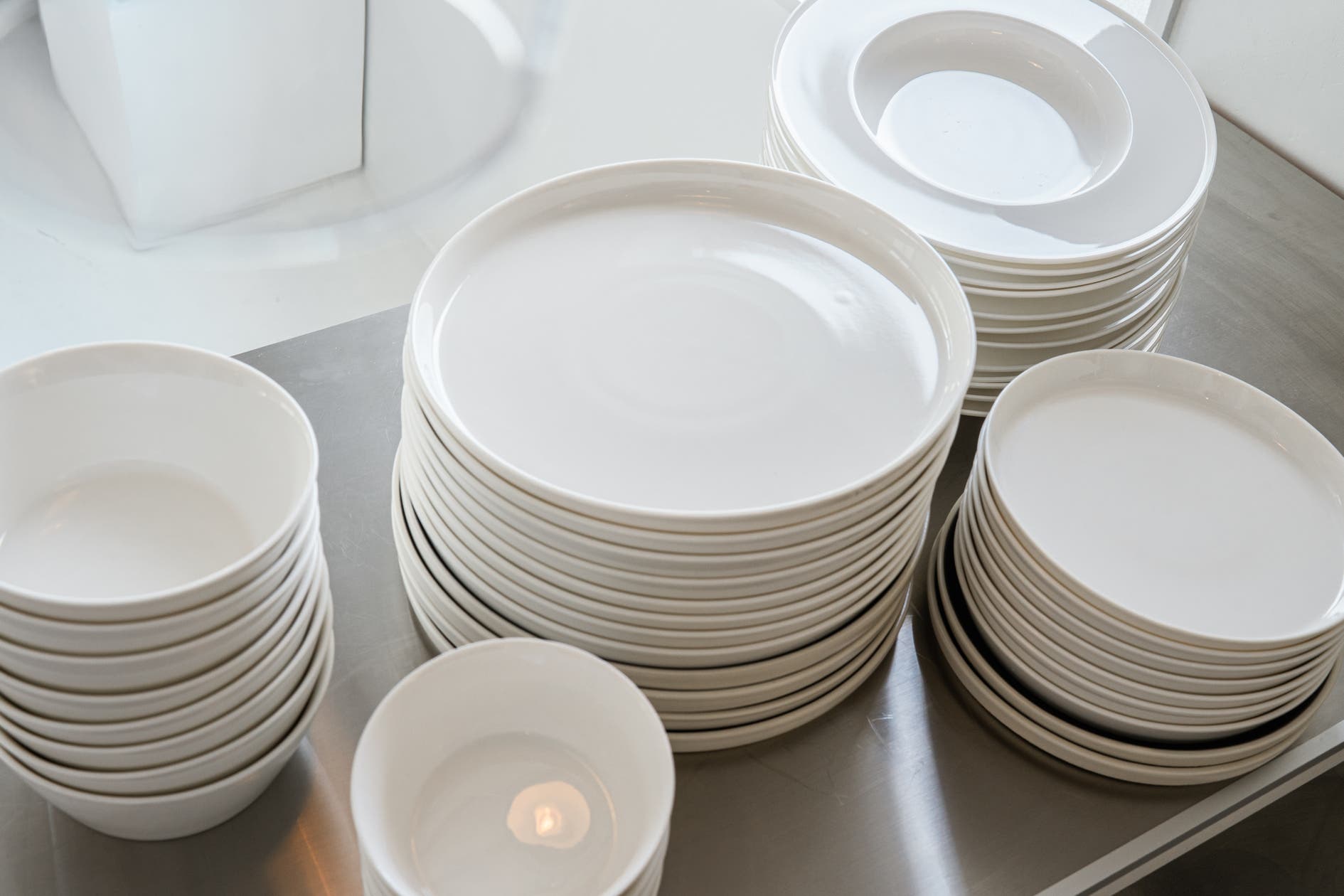 【千葉・幕張】白を基調とした洗練空間｜飲食営業許可取得済みのレンタルスペースの写真6