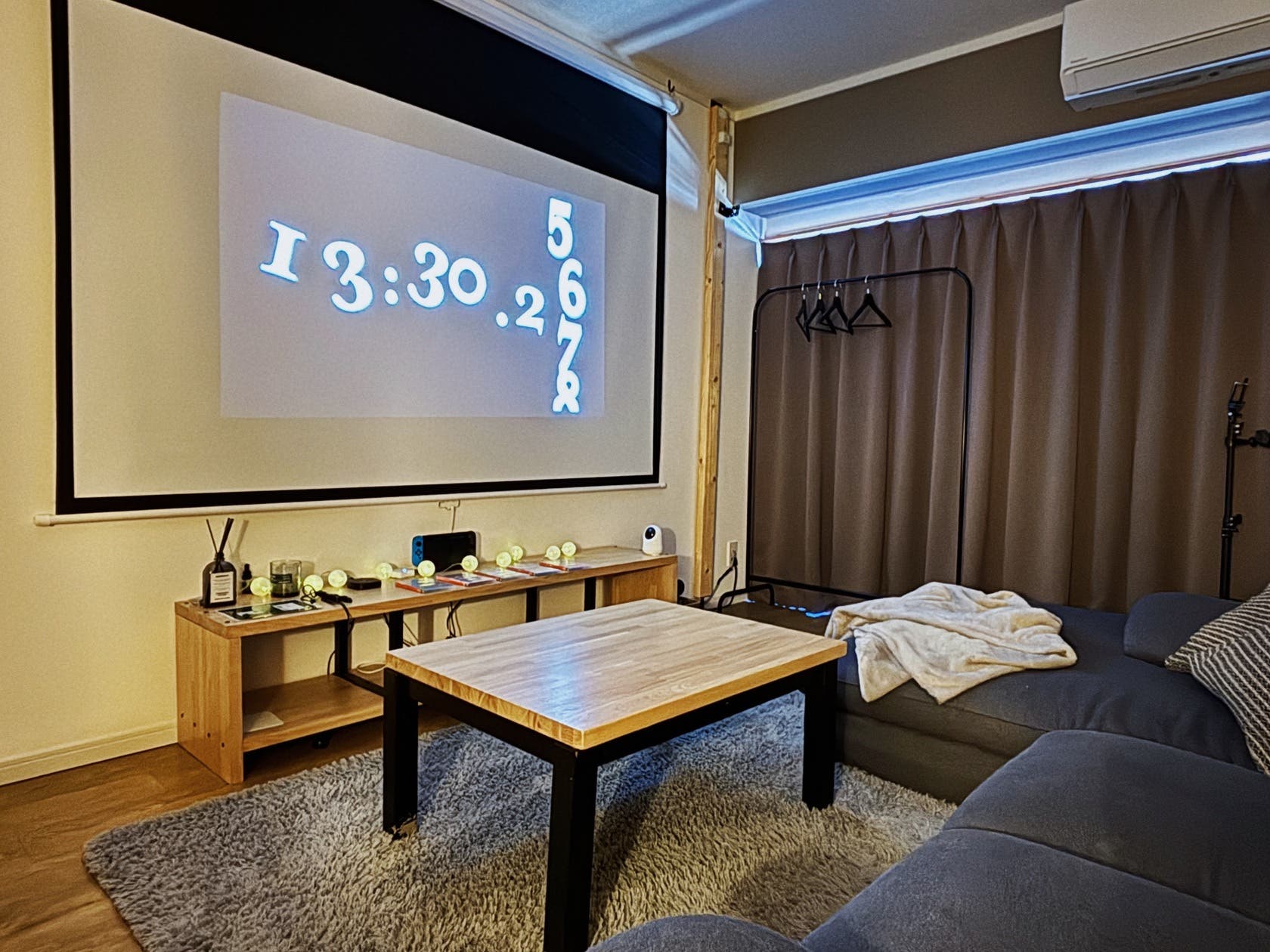 【4人まで料金一律＆出入自由】高崎駅繁華街すぐ近く♪プロジェクター付きレンタルスペース♪映画📽️ゲーム🎮を楽しもう♪の写真2