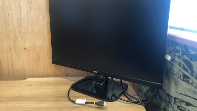 27インチモニター!大荷物もおける!鍵付きひろびろ個室ブース!駅徒歩2分【神戸駅前スキマ / 1名】(8階R-6)の写真2