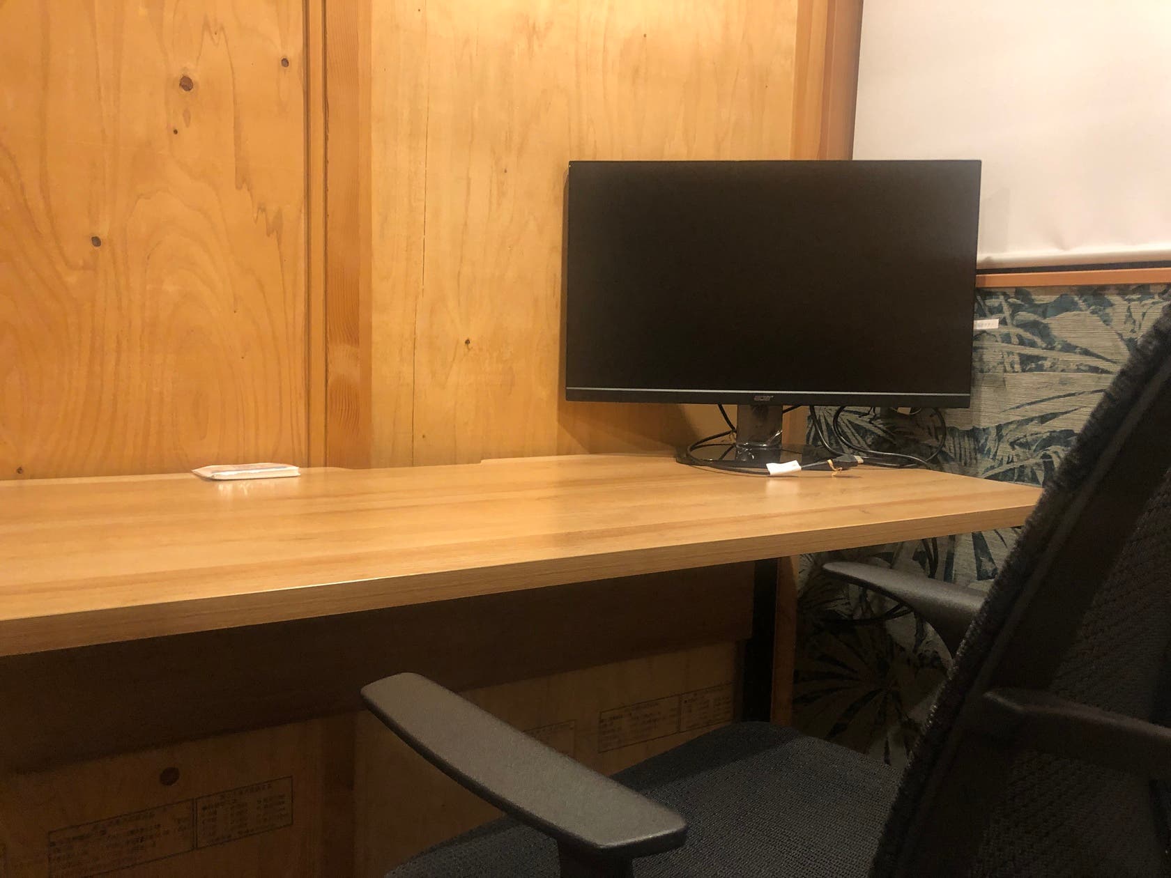 ２７インチモニター！大荷物もおける！鍵付きひろびろ個室ブース！駅徒歩２分【神戸駅前スキマ / 1名】（8階R-６）の写真1