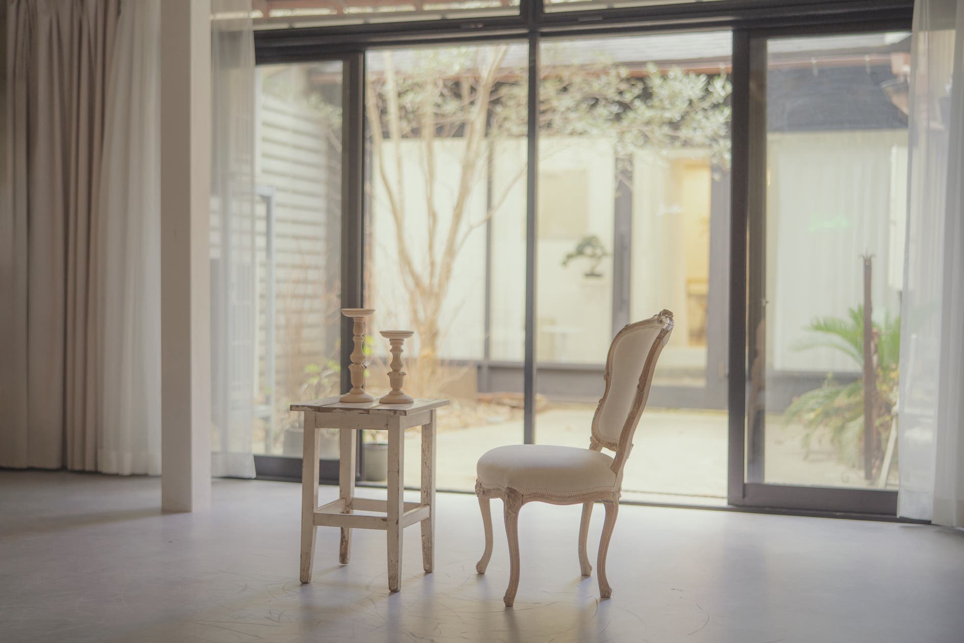 【小松駅徒歩6分】築100年の町家が"韓国っぽ"空間に。動くアーチ壁で理想の一枚を叶えるレンタルスタジオの写真9