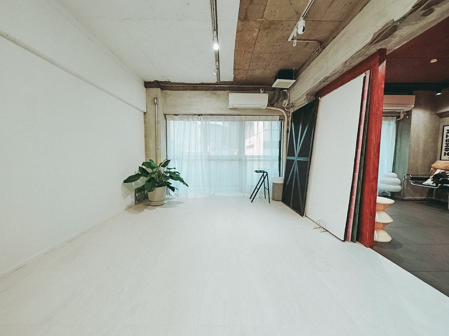 NEW参宮橋６分｜白壁木コンクリ二面｜撮影・ワークショップ・展示の写真4