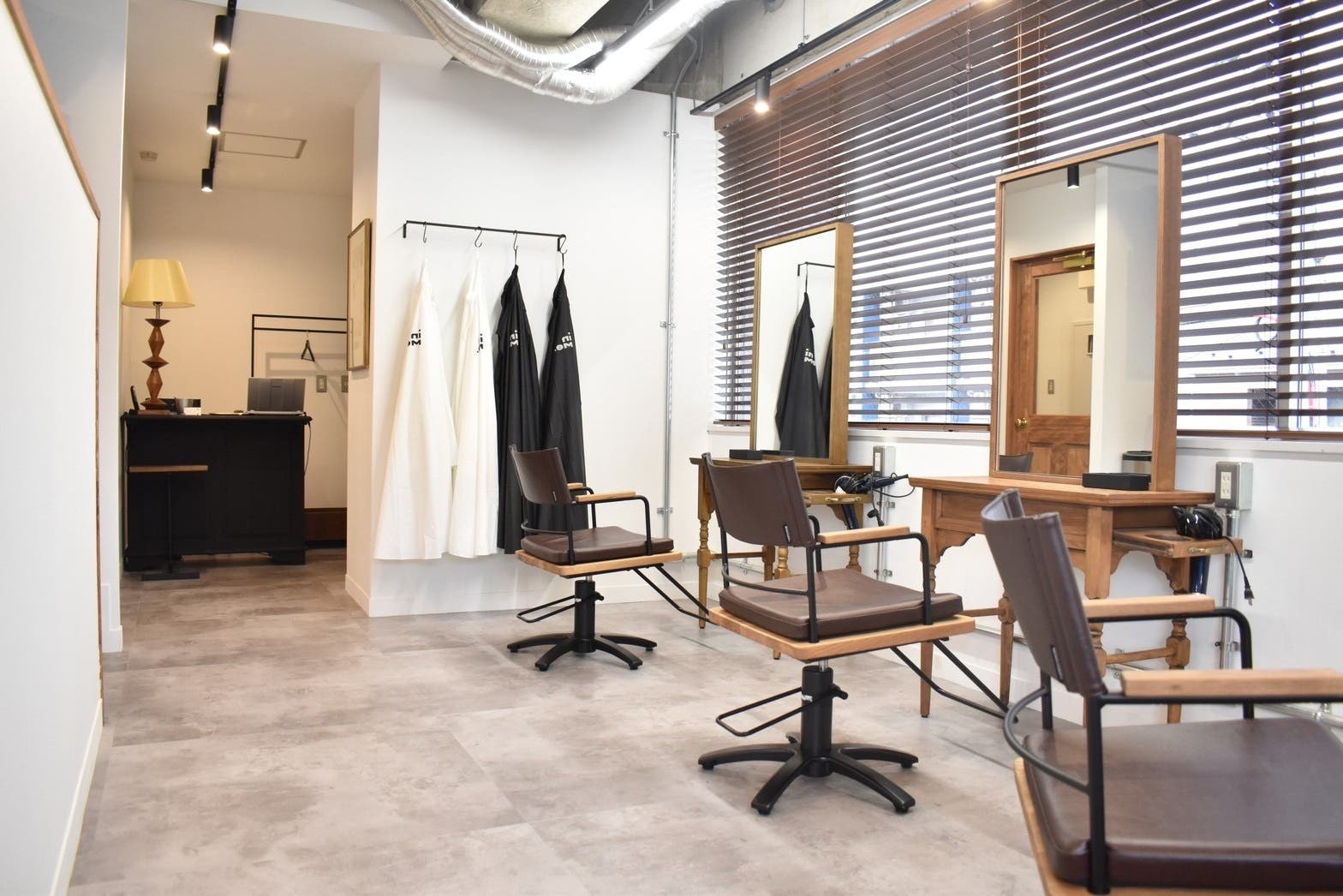 【西千葉駅】カフェ併設のヘアサロン面貸しスペース。マンツーマン施術や撮影に最適なオシャレ空間♪の写真1