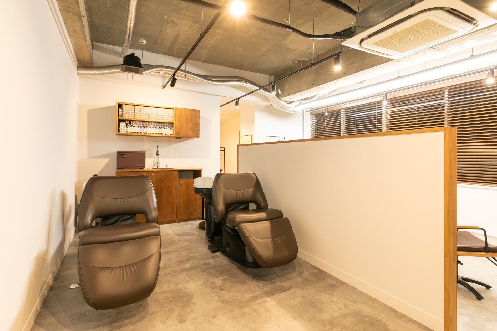 【西千葉駅】カフェ併設のヘアサロン面貸しスペース。マンツーマン施術や撮影に最適なオシャレ空間♪の写真4