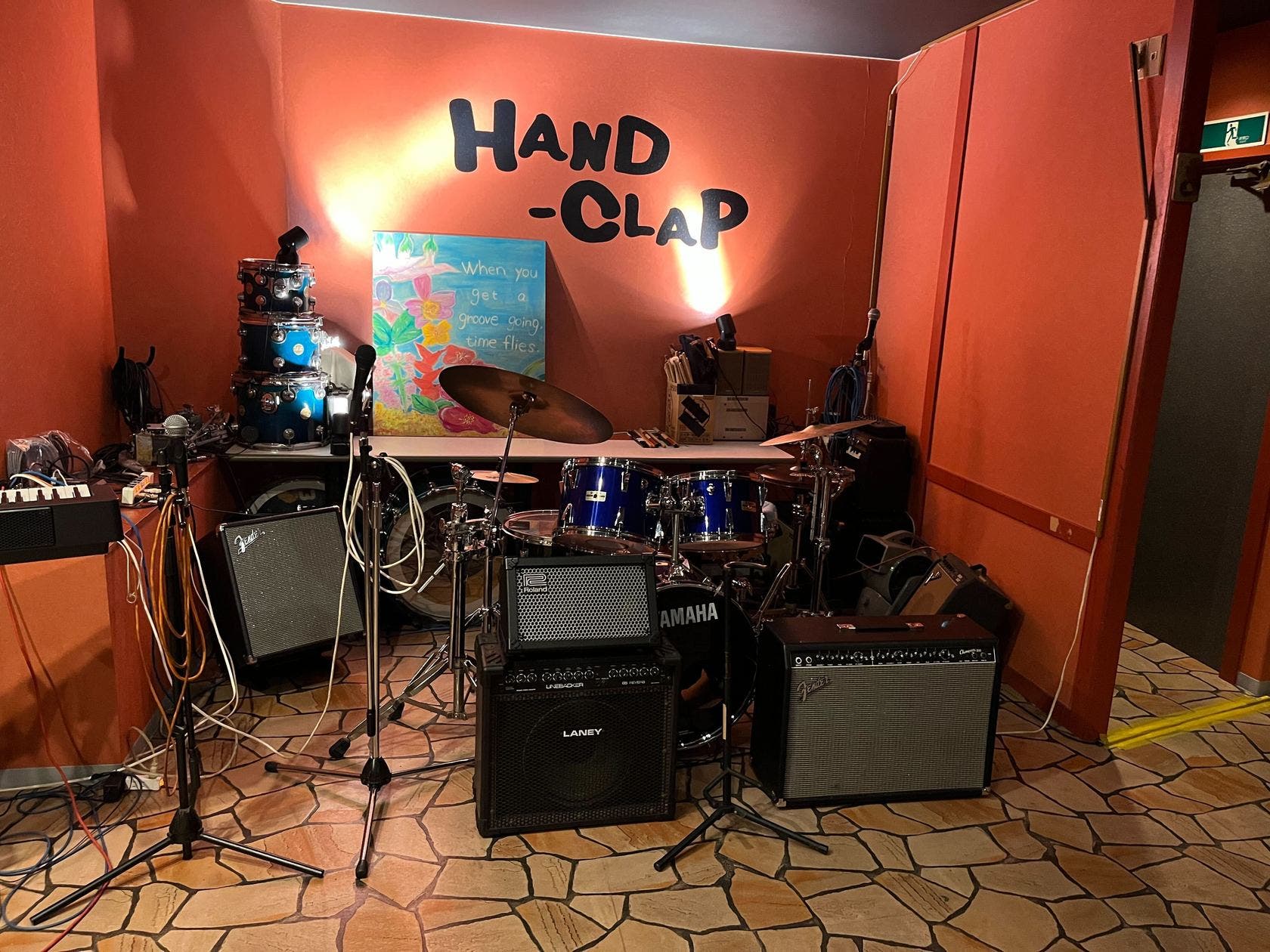 馬橋駅から徒歩5分のライブ会場貸切(楽器備え付け、飲食持ち込み自由)の写真1