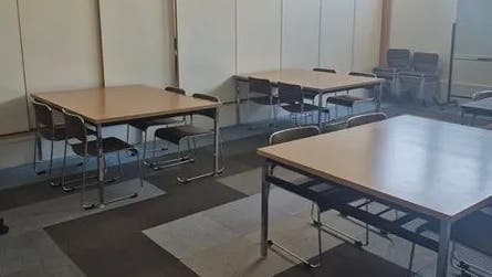 🌟 カルチャールーム・East へようこそ!🌟 **多目的に使えるセミナー会場**学びと交流が生まれるやさしい教室の写真1