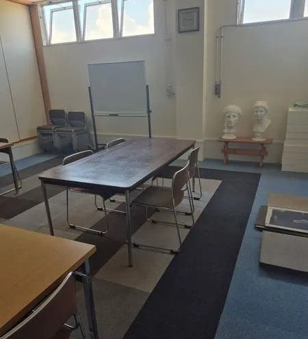 🌟 カルチャールーム・East へようこそ！🌟  **多目的に使えるセミナー会場**学びと交流が生まれるやさしい教室の写真2