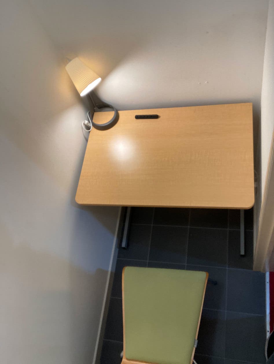 中高生～成人・完全個室の24hr営業のワークルーム　日・月契約も可能 203Dの写真1