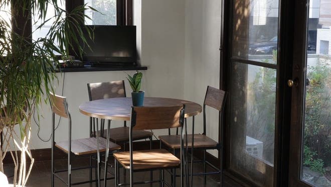 下北沢駅徒歩6分の古民家 - リビングスペースの写真2