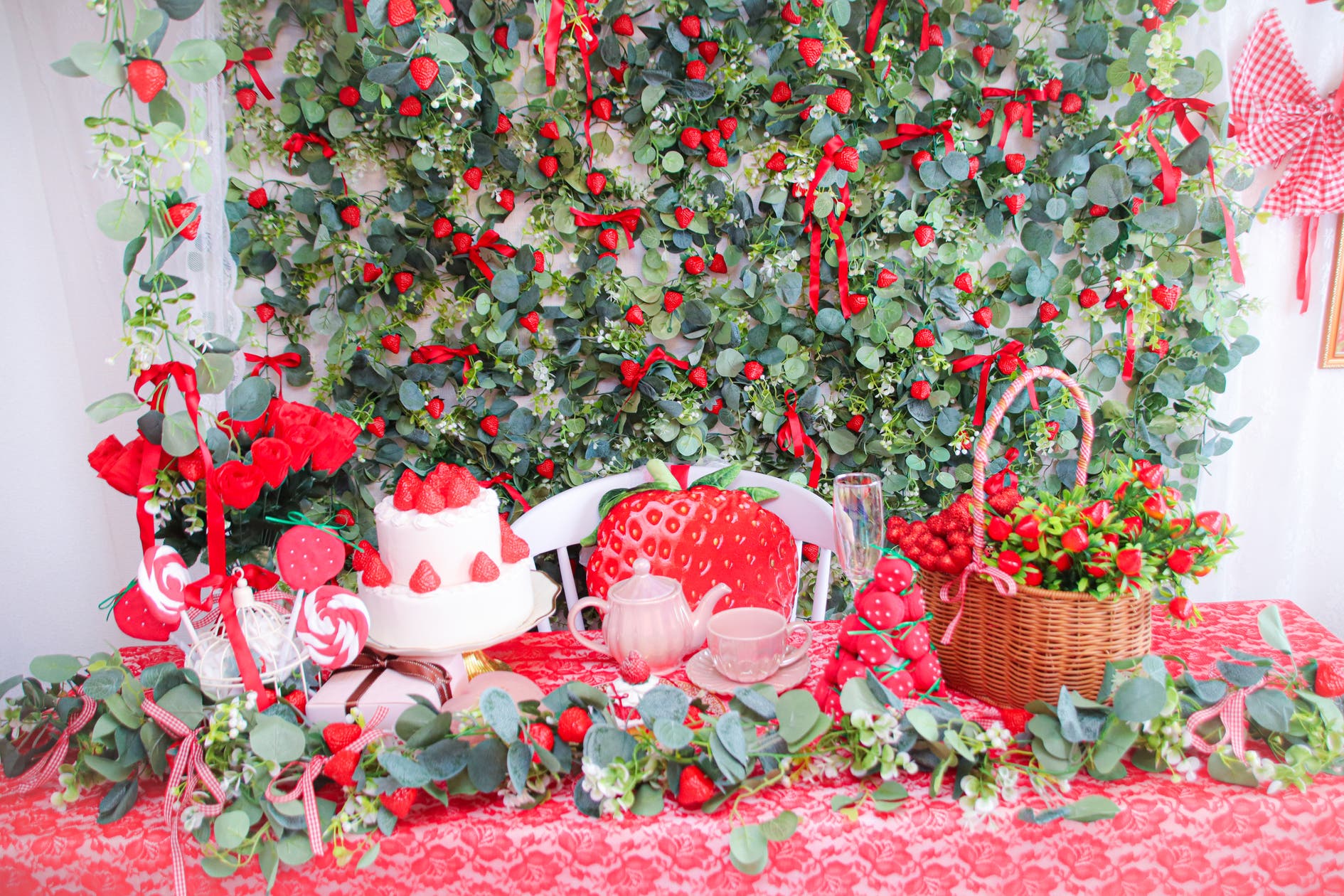 要町駅徒歩4分の可愛いレンタルスペース♡いちごのバレンタイン部屋🍓ポートレート撮影🤍コスプレ🤍推し活🤍女子会の写真2