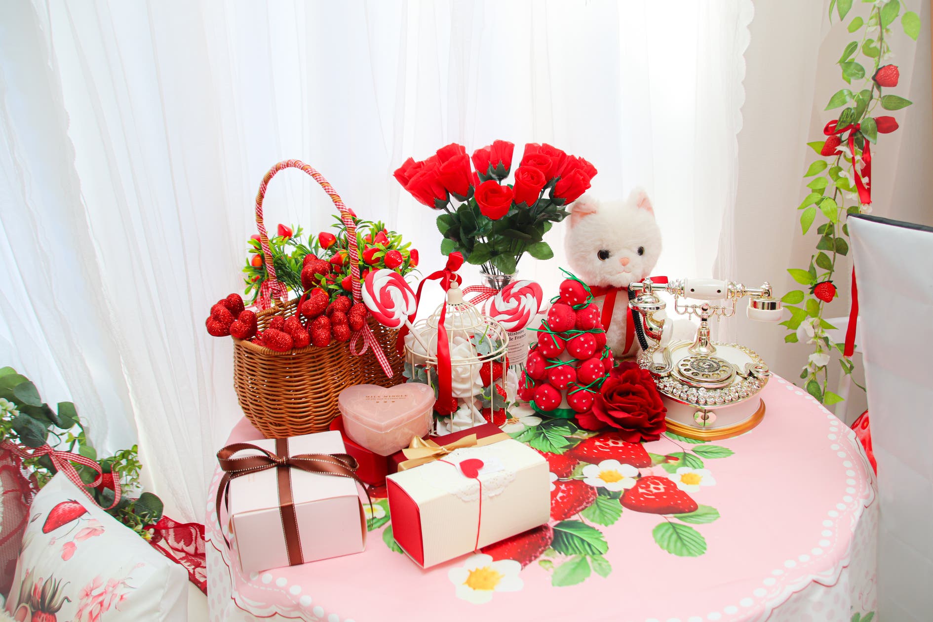 要町駅徒歩4分の可愛いレンタルスペース♡いちごのバレンタイン部屋🍓ポートレート撮影🤍コスプレ🤍推し活🤍女子会の写真5