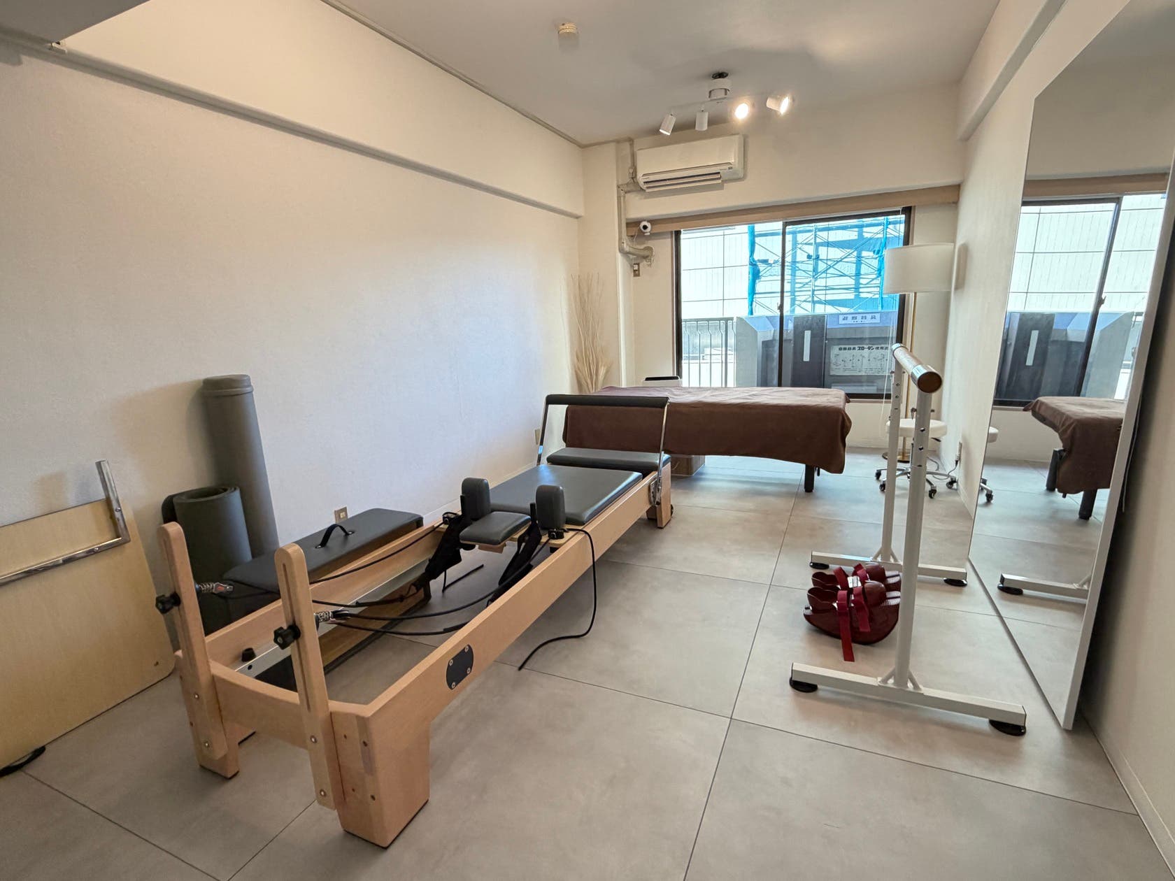 【ウォーターサーバー完備】青山一丁目駅から徒歩2分のシェアピラティススタジオ◆リフォーマー/マスターストレッチの写真1