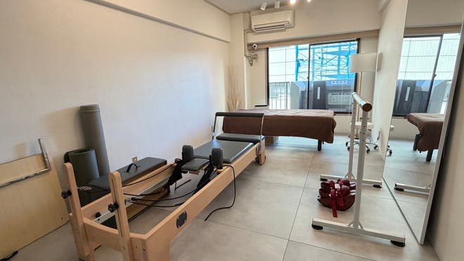 【ウォーターサーバー完備】青山一丁目駅から徒歩2分のシェアピラティススタジオ◆リフォーマー/マスターストレッチの写真1